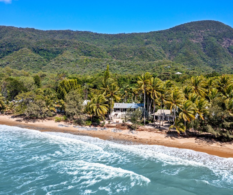 Oceans Edge Beach House | Oak Beach - Luxury Holidays